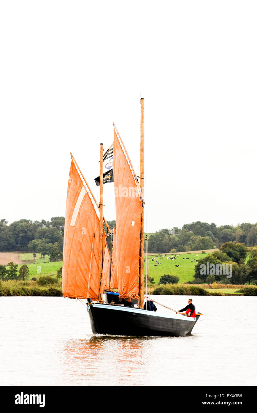 Traditional gaff rigged boat on The River Vilaine, Brittany on its way ...
