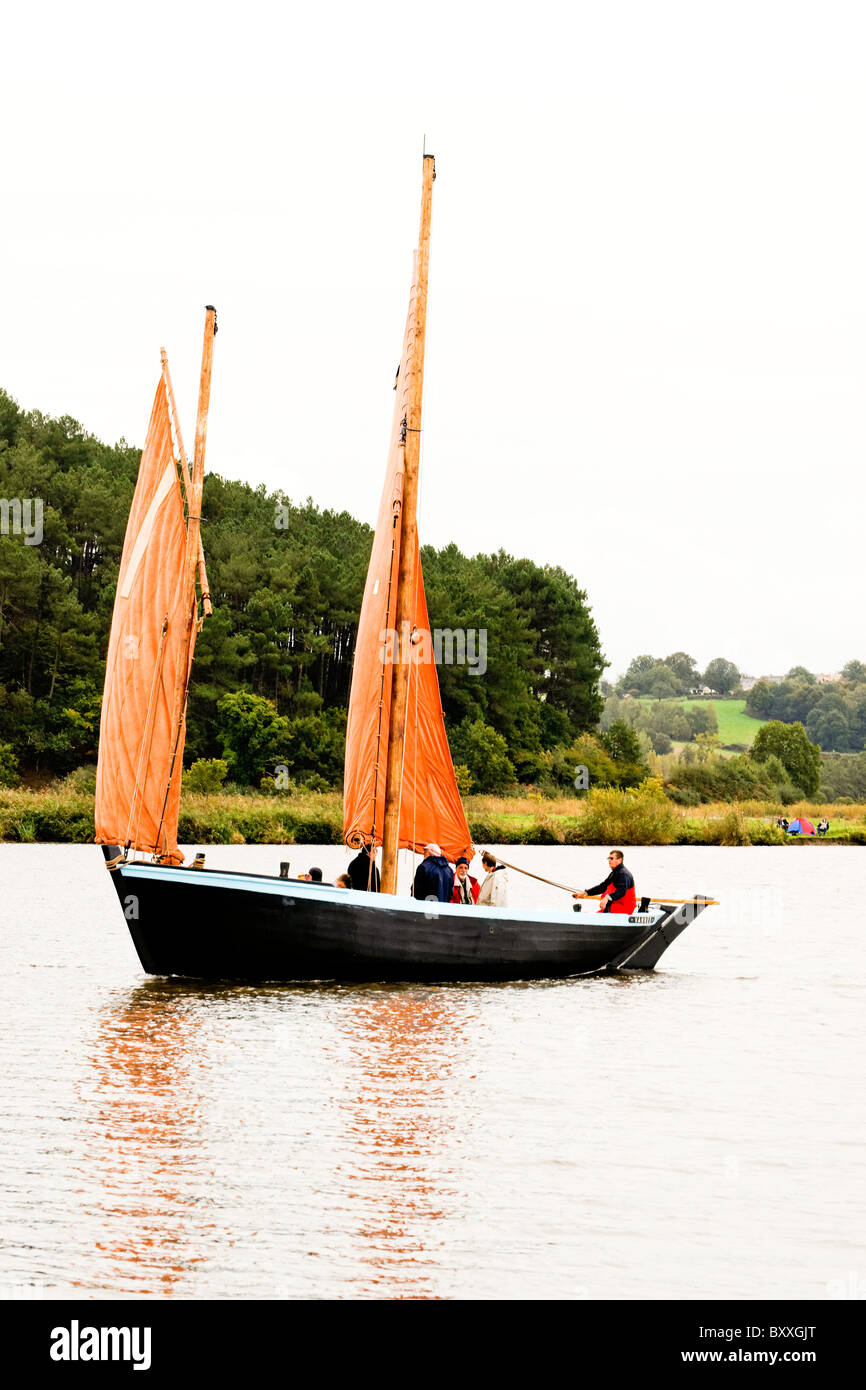 Traditional gaff rigged boat on The River Vilaine, Brittany on its way ...