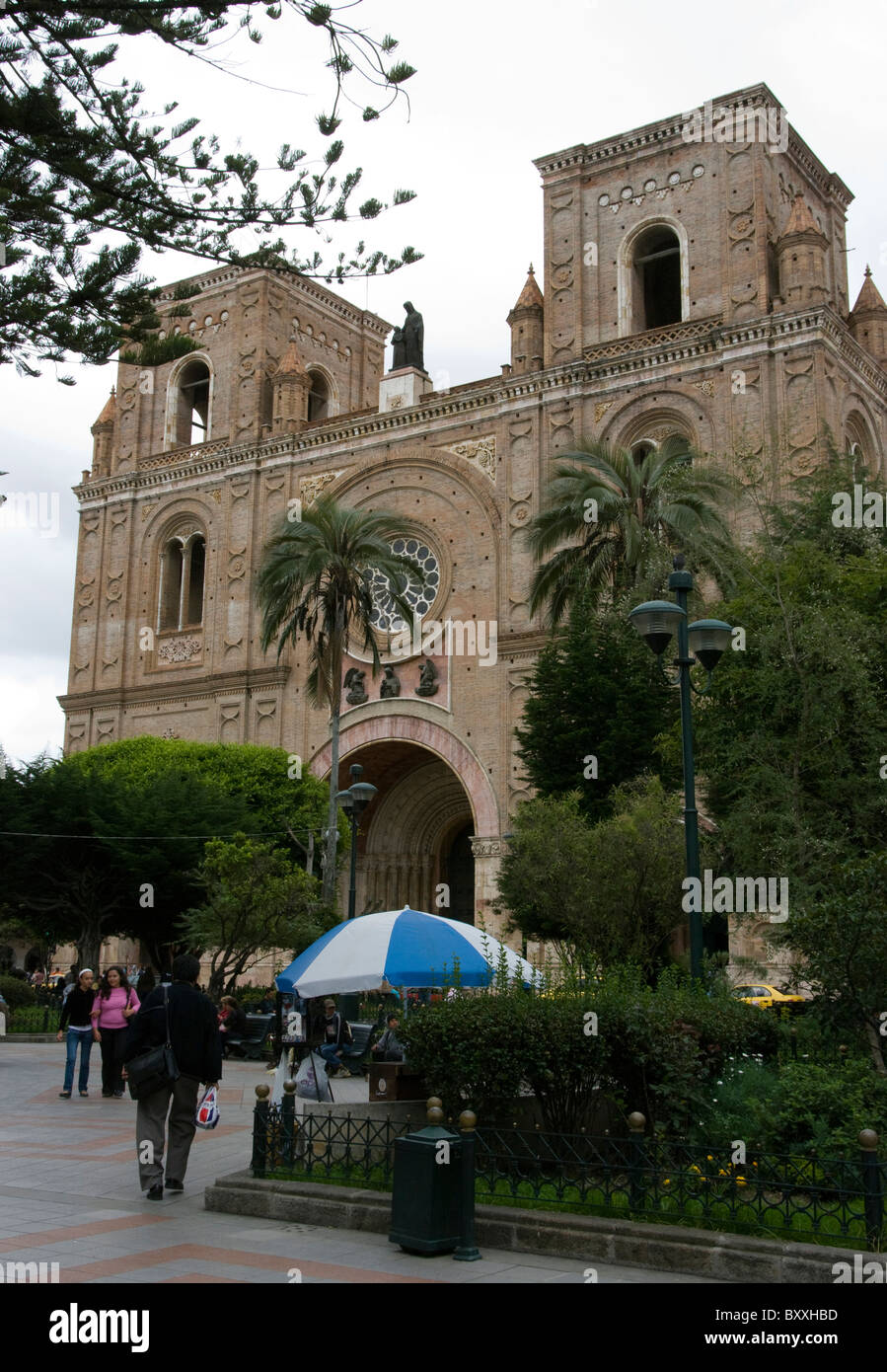 Ecuador. Cuenca city. Calderón square and the new Cathedral Stock Photo - Alamy