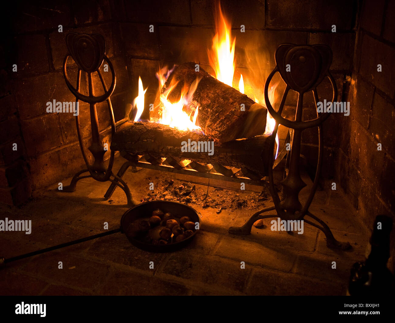 Open fire roasting chestnuts hi-res stock photography and images - Alamy