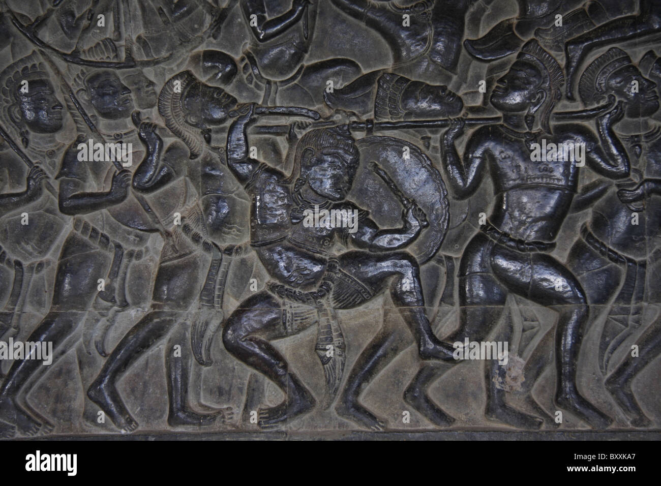 Soldiers on a bas-relief gallery in Angkor Wat Stock Photo - Alamy