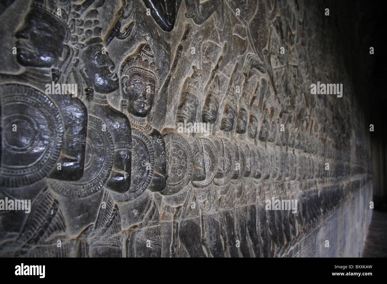 Soldiers on a bas-relief gallery in Angkor Wat Stock Photo - Alamy