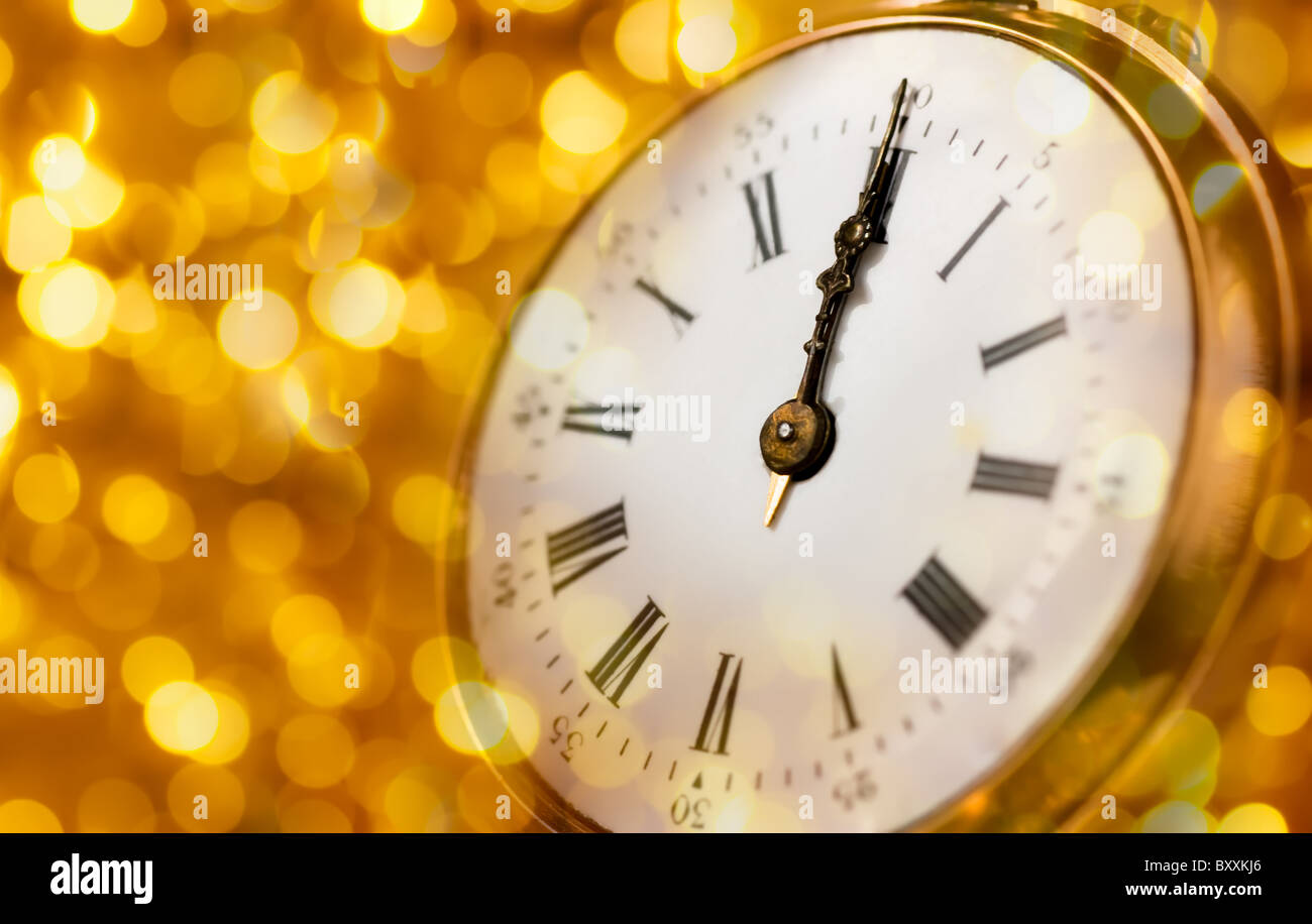 Gold clock numbers hi-res stock photography and images - Alamy