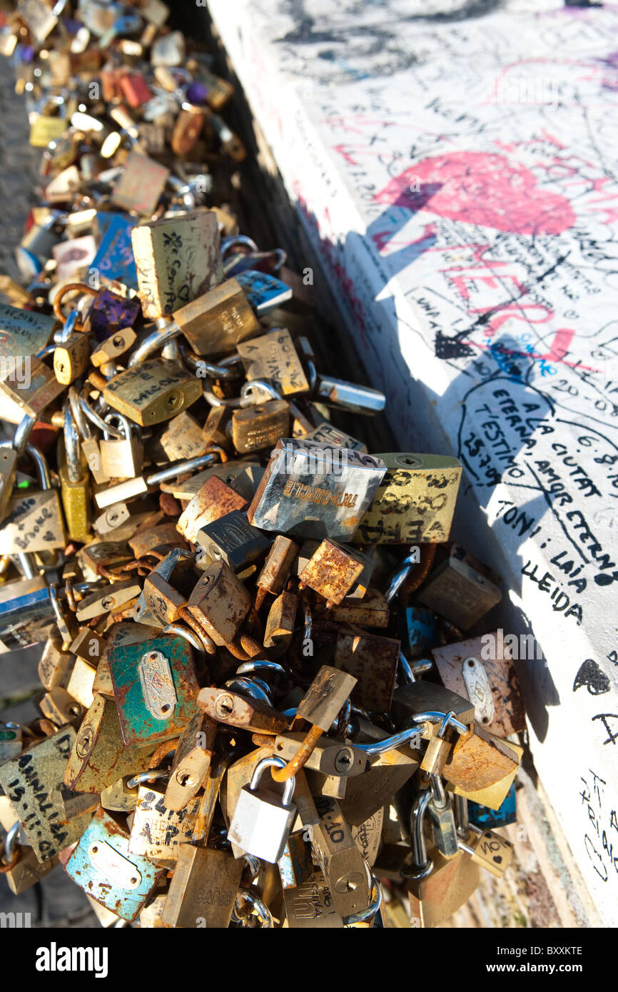 Souvenirs mementos rome italy hi-res stock photography and images - Alamy