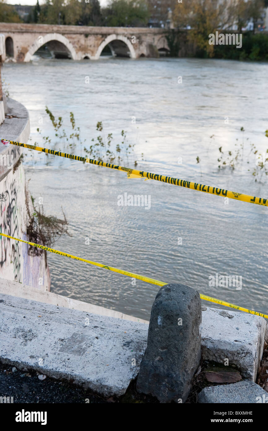River blocked hi-res stock photography and images - Alamy