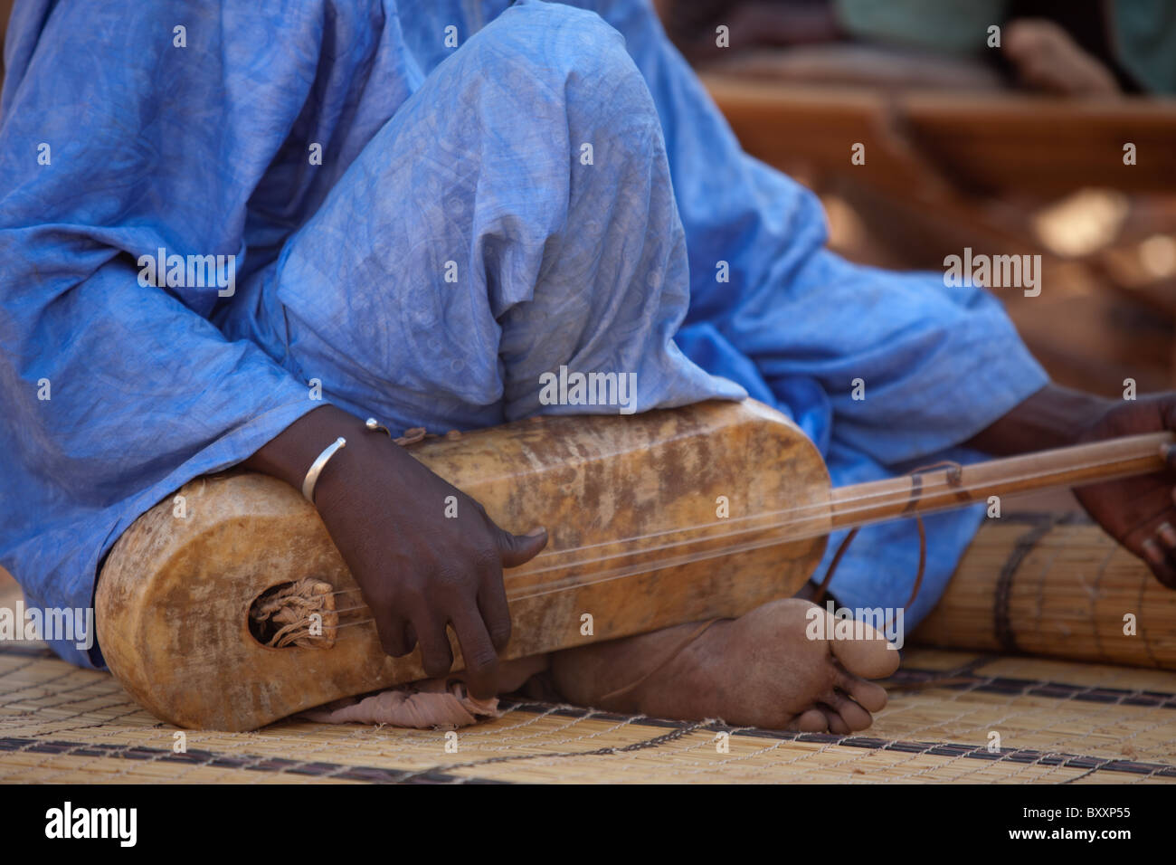African storyteller music hi-res stock photography and images - Alamy
