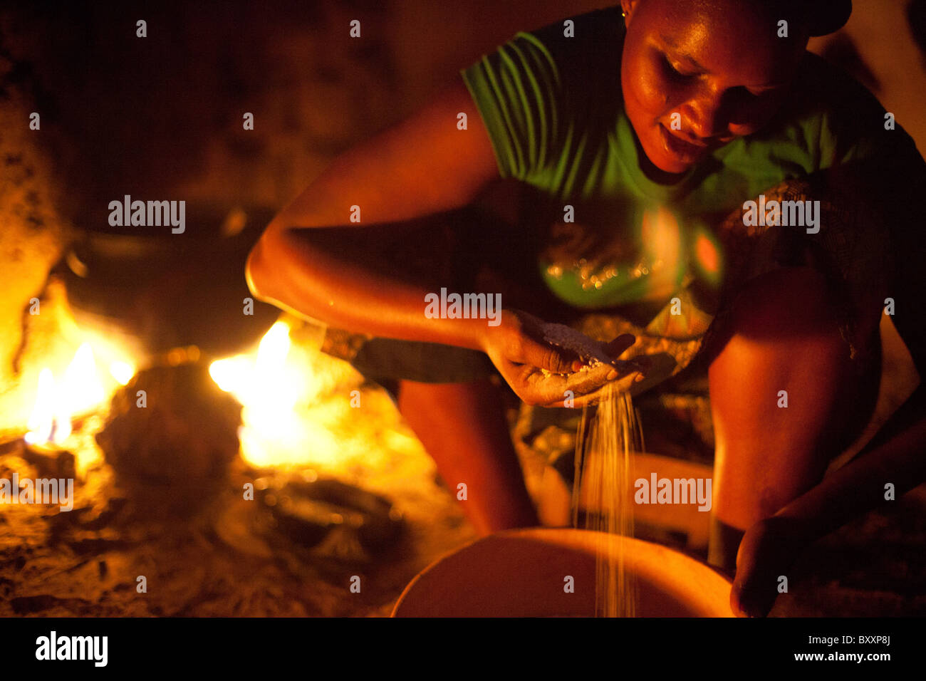 Woman cooking outside africa hi-res stock photography and images - Alamy