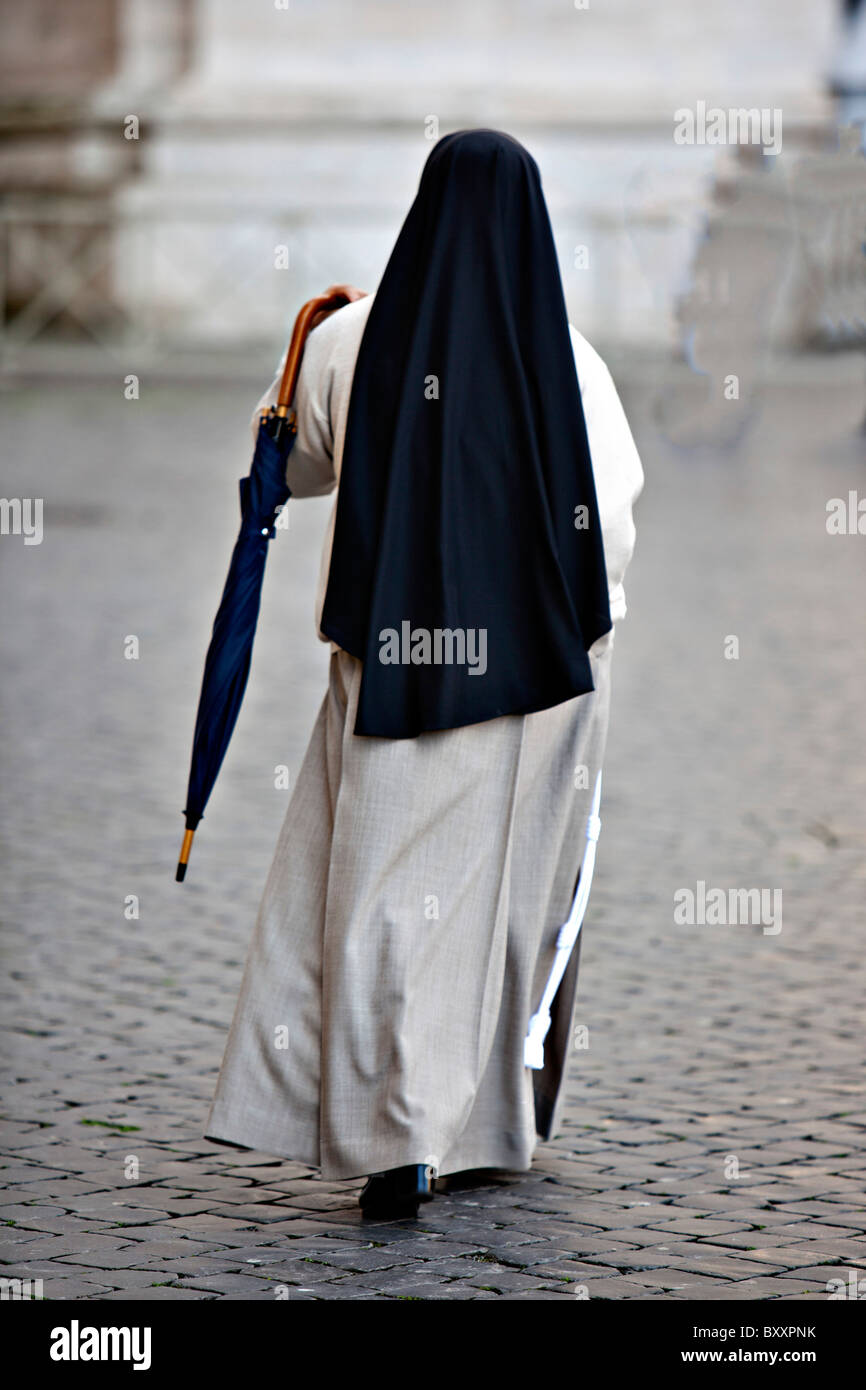 Rome nun italy hi-res stock photography and images - Alamy