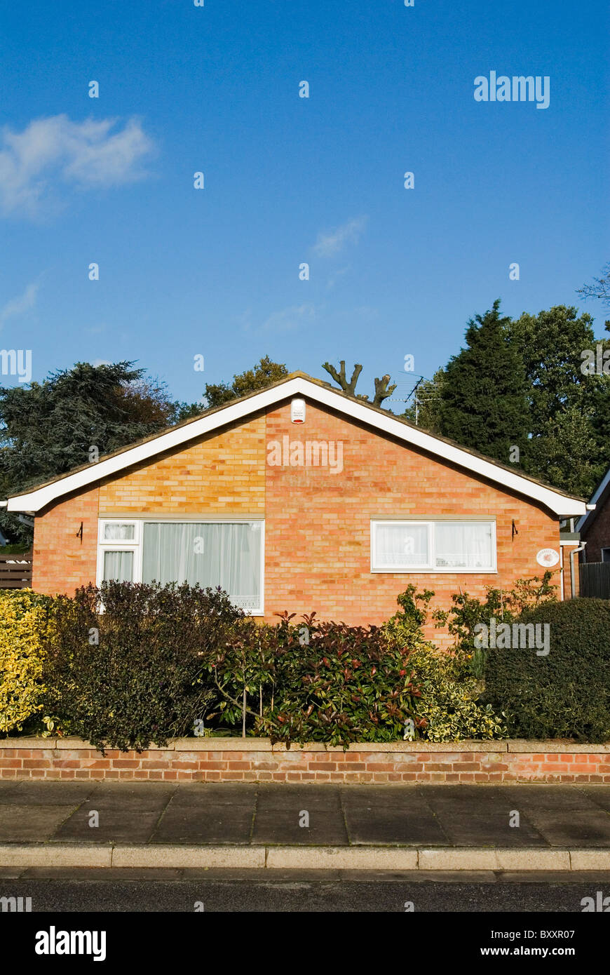1970s house exterior uk hi-res stock photography and images - Alamy