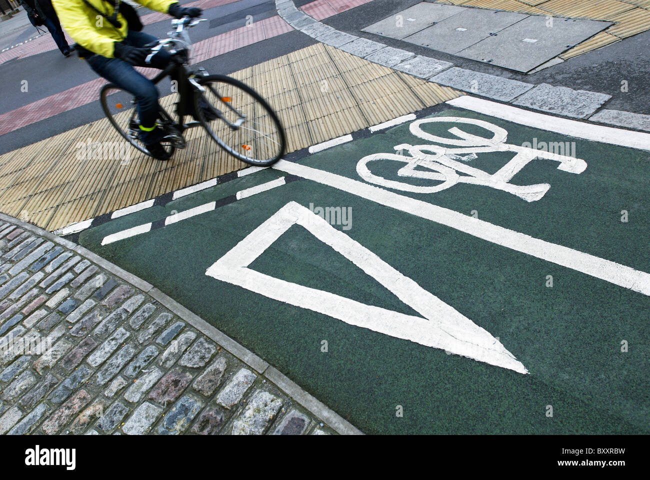 Two lane horizontal hi-res stock photography and images - Alamy