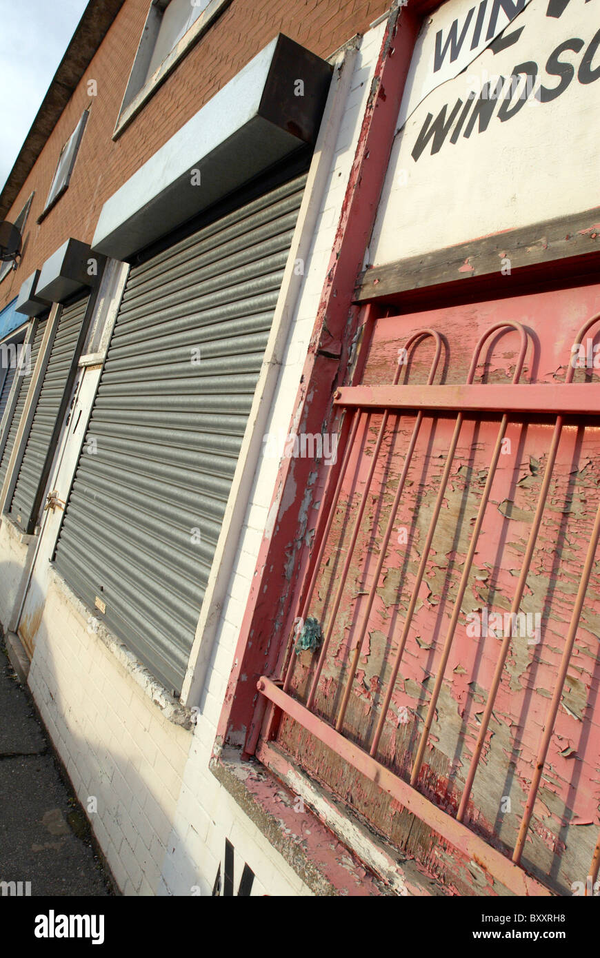 Run down shop fronts hi-res stock photography and images - Alamy
