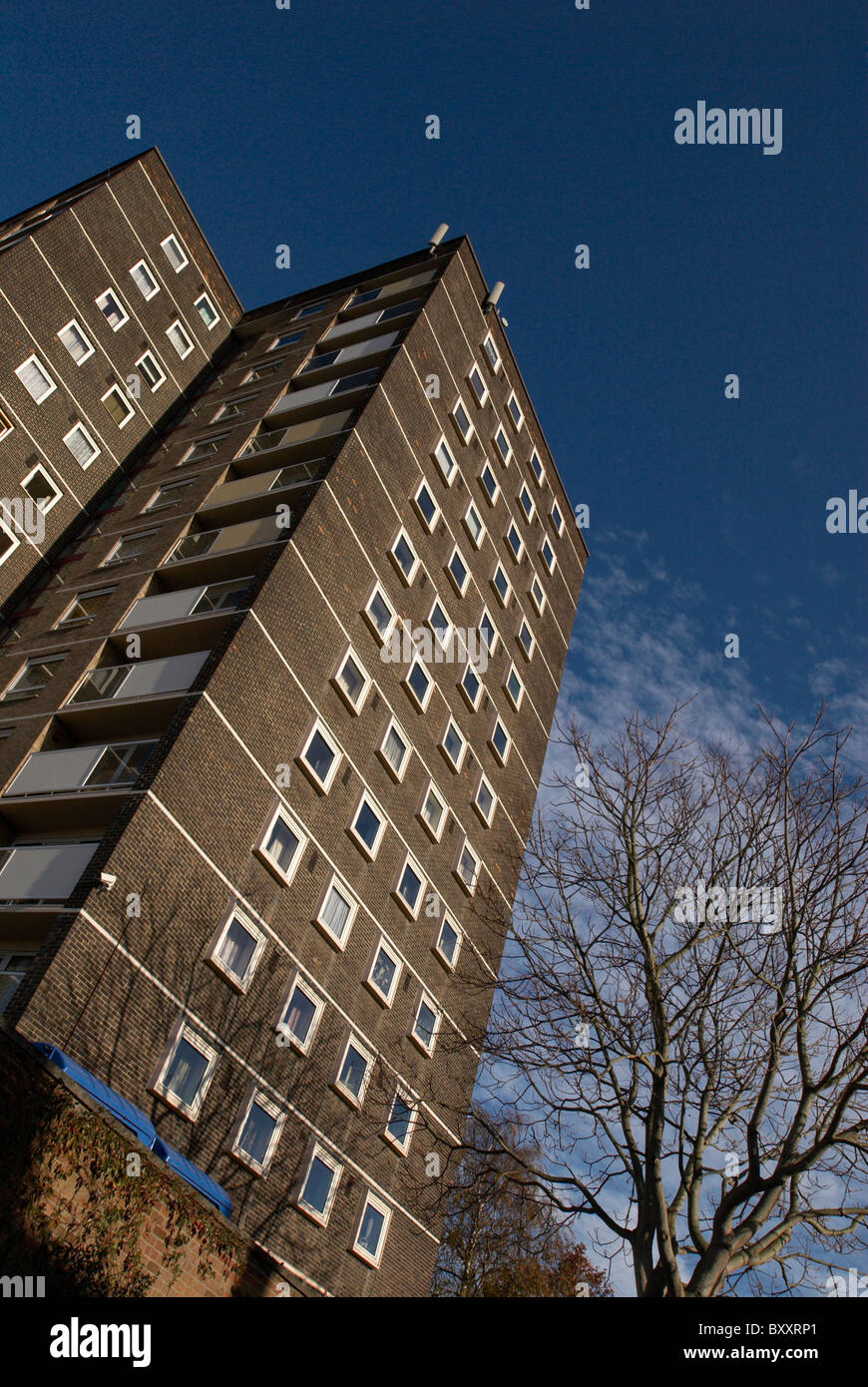 Council block of flats hi-res stock photography and images - Alamy
