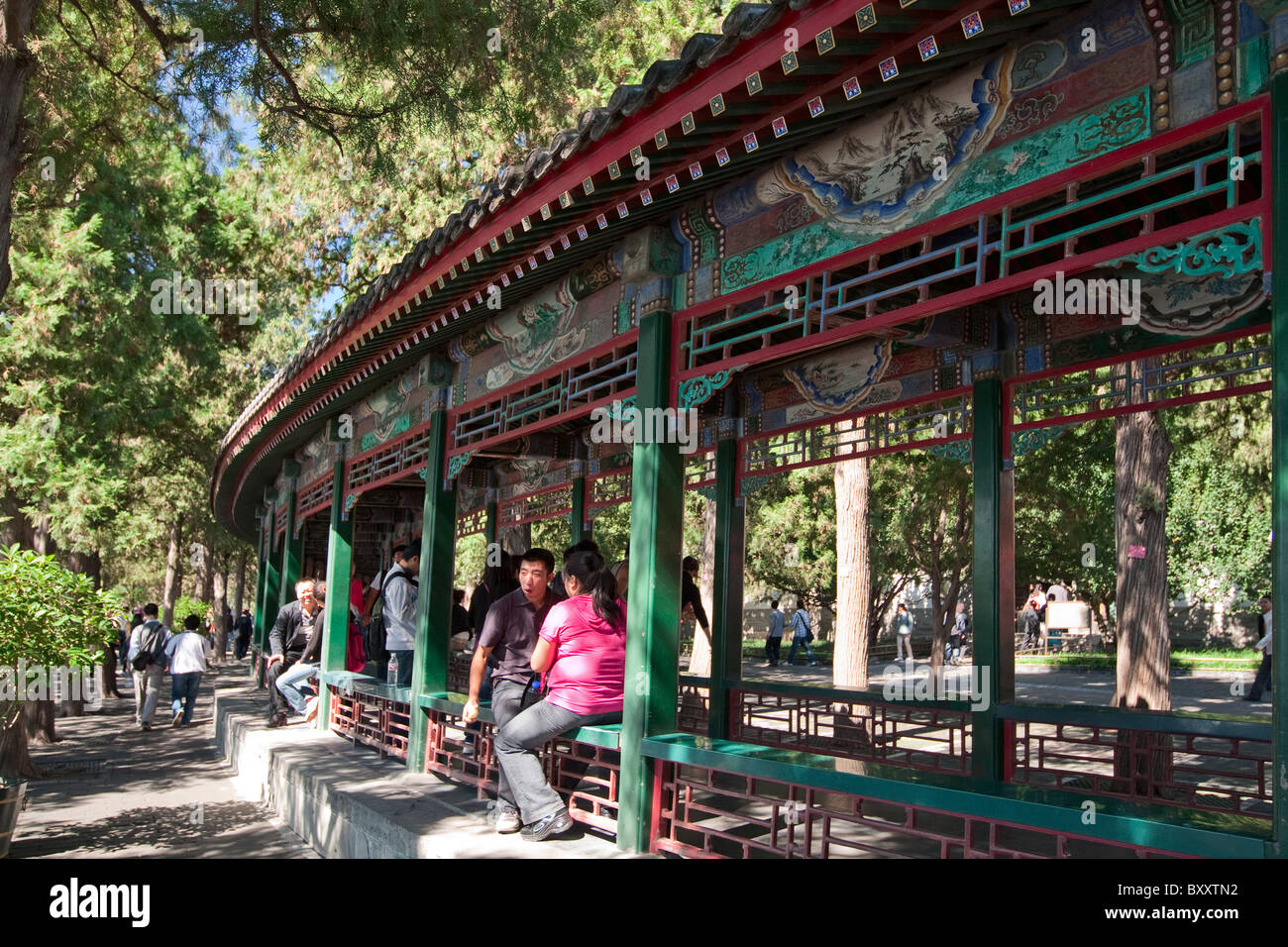 Longest corridor in the world at 728 meters. Yiheyuan = Garden of ...