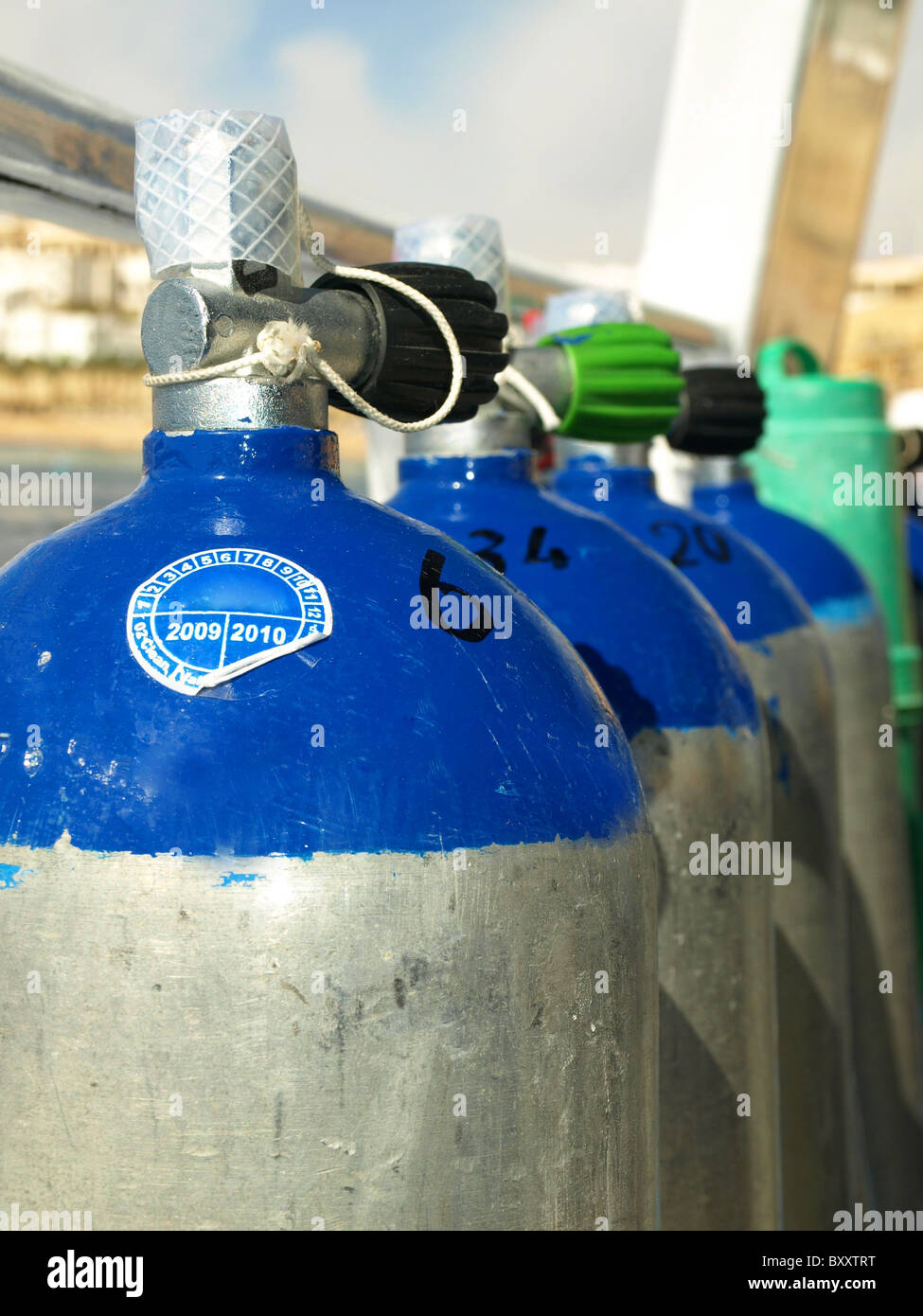 Scuba tank hi-res stock photography and images - Alamy