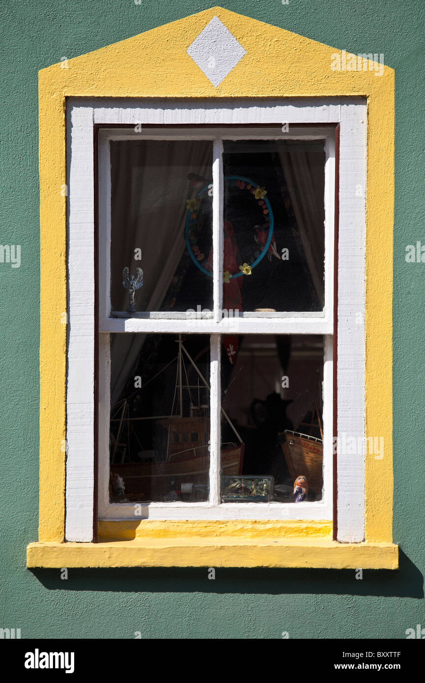 Yellow coloured window hi-res stock photography and images - Alamy