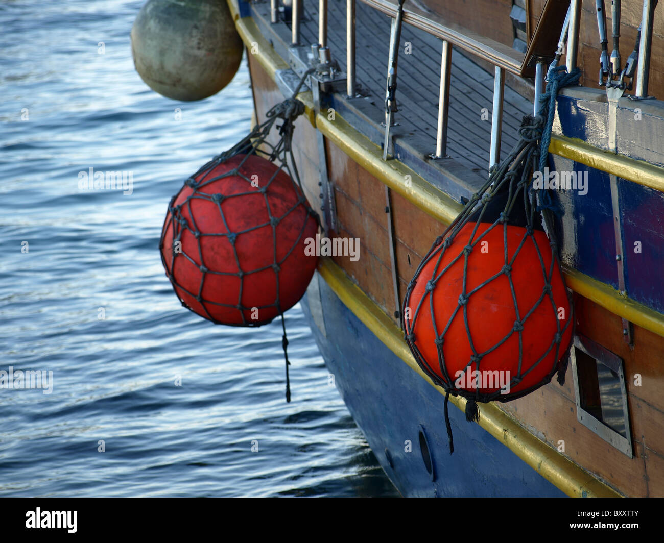 Piracy ship hi-res stock photography and images - Alamy