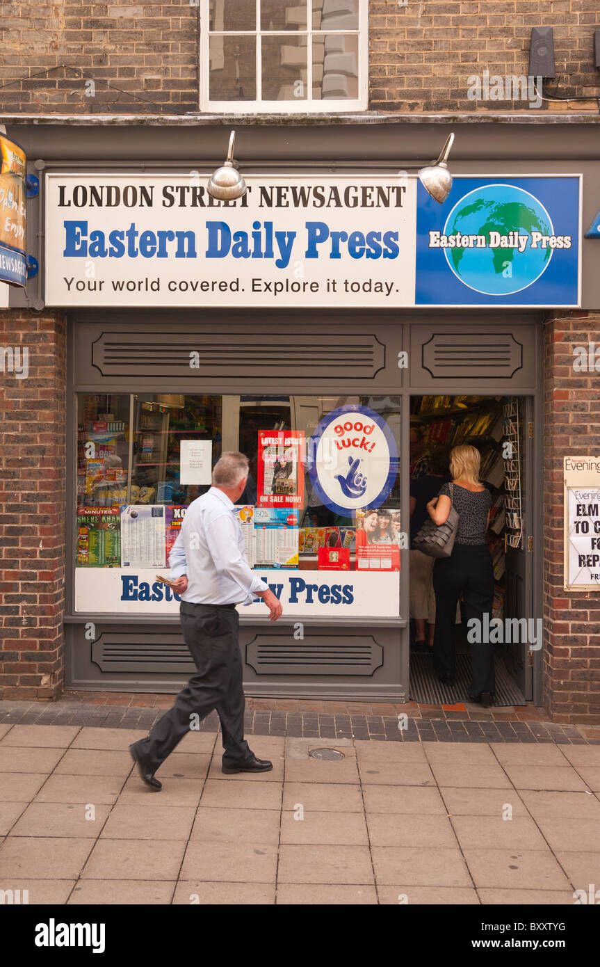 Shop retail shopping newsagents hi-res stock photography and images - Alamy