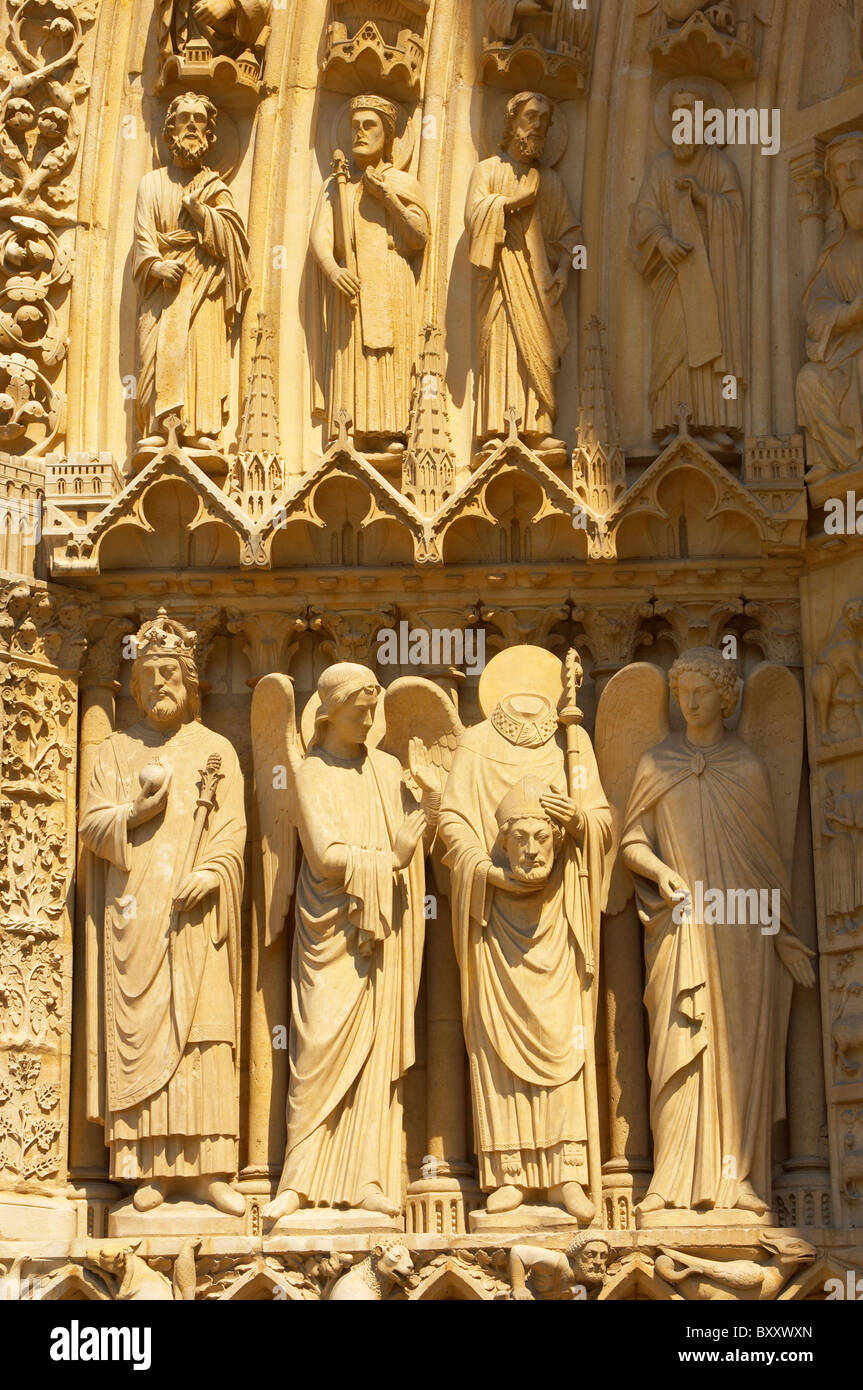 French gothic sculpture hi-res stock photography and images - Alamy