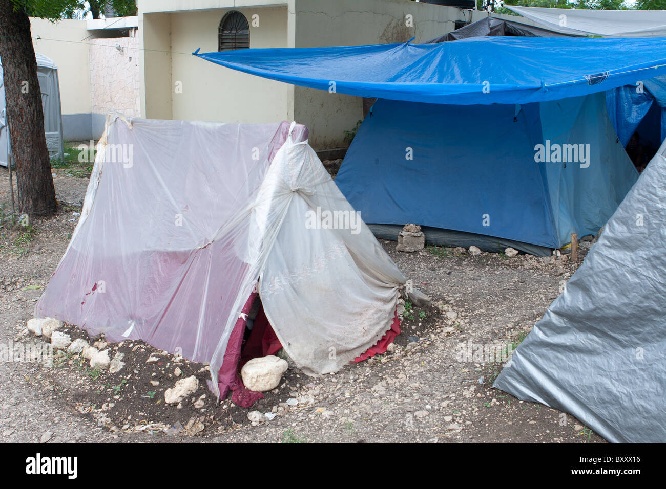 Emergency disaster shelter hi-res stock photography and images - Alamy