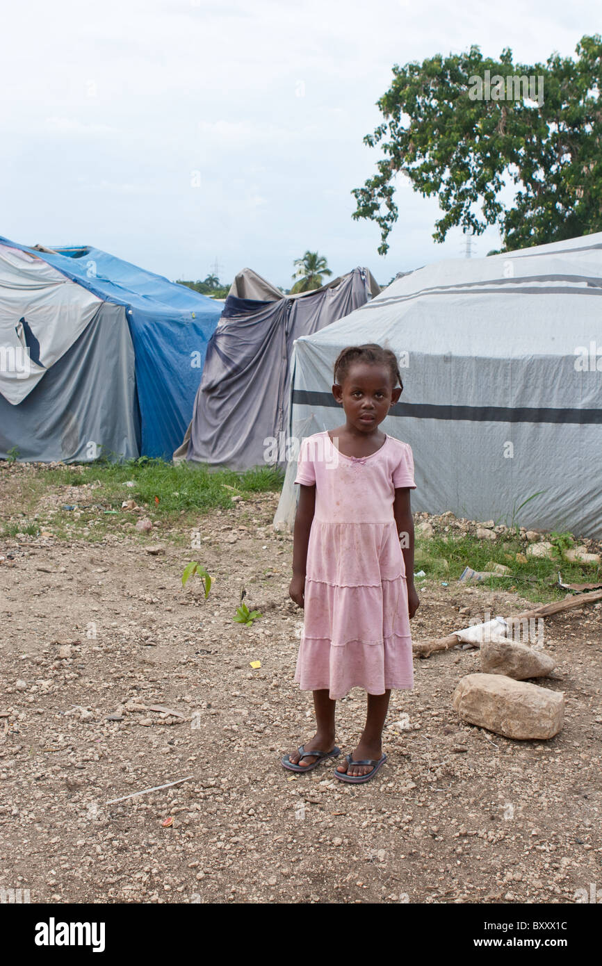 Shelter camps for earthquake survivors hi-res stock photography and ...