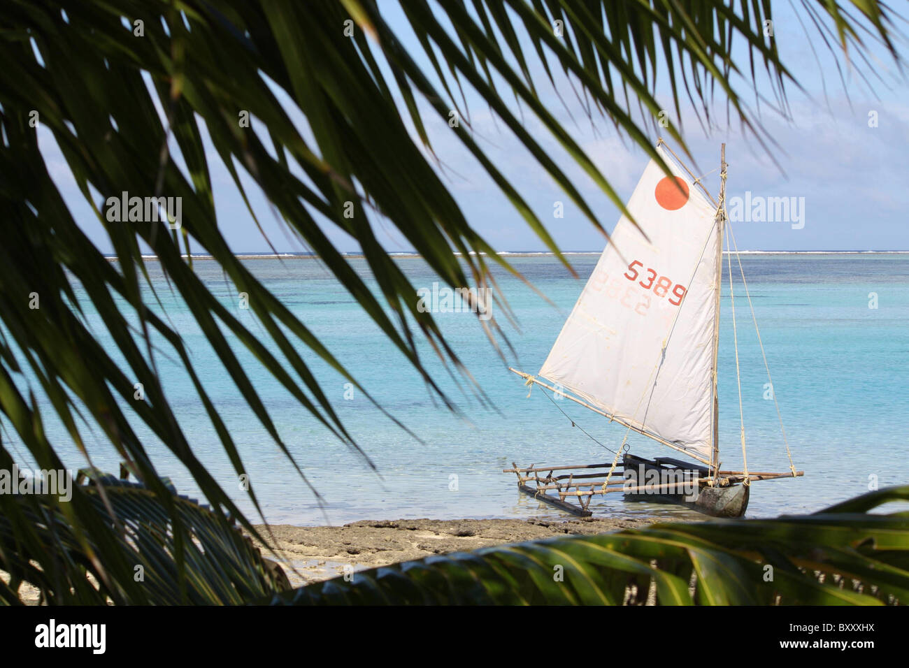 Outrigger canoe on tropical beach Stock Photo - Alamy