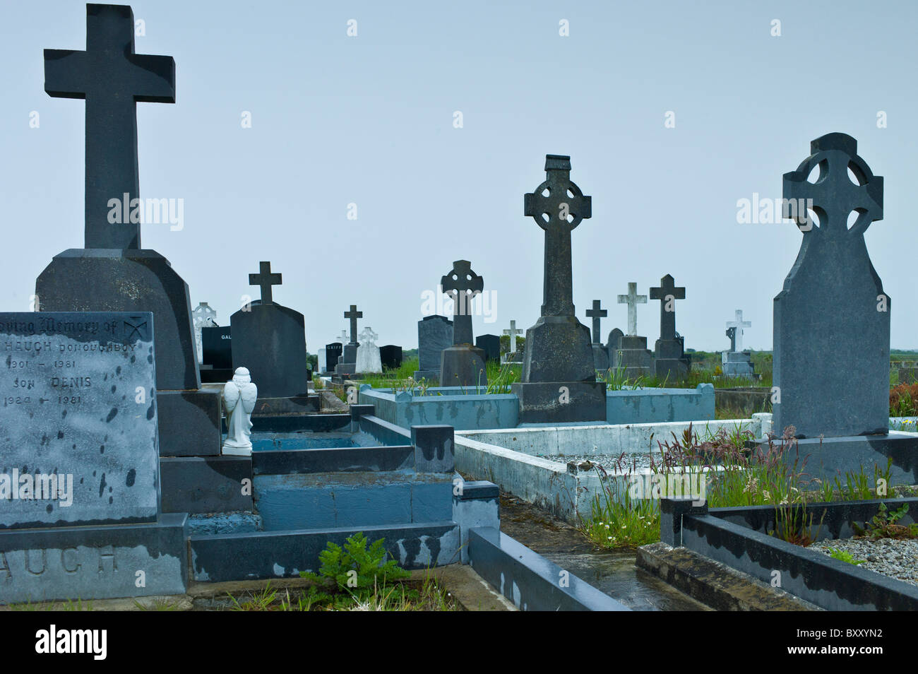 Christian graveyard hi-res stock photography and images - Alamy