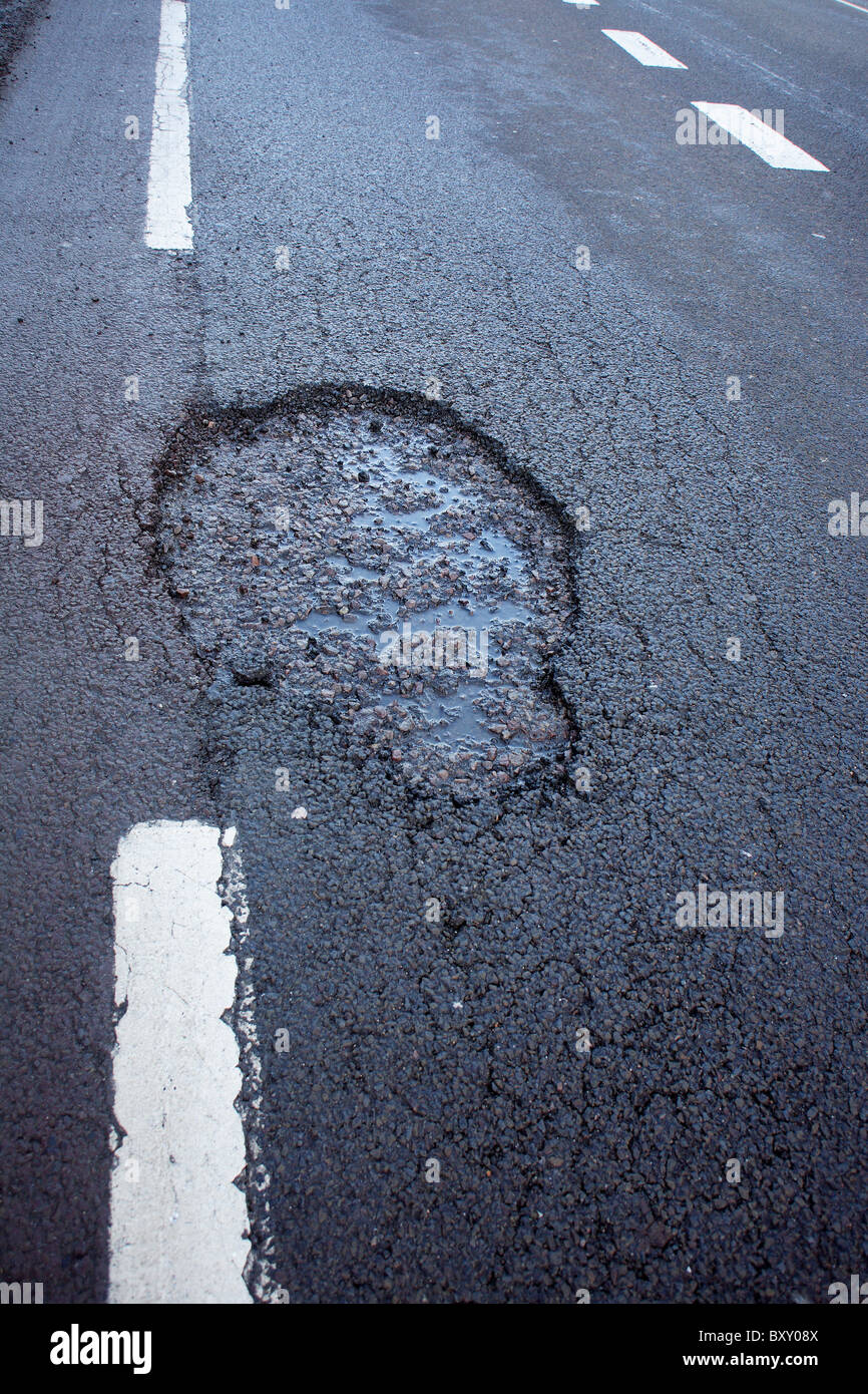 Pothole uk hi-res stock photography and images - Alamy