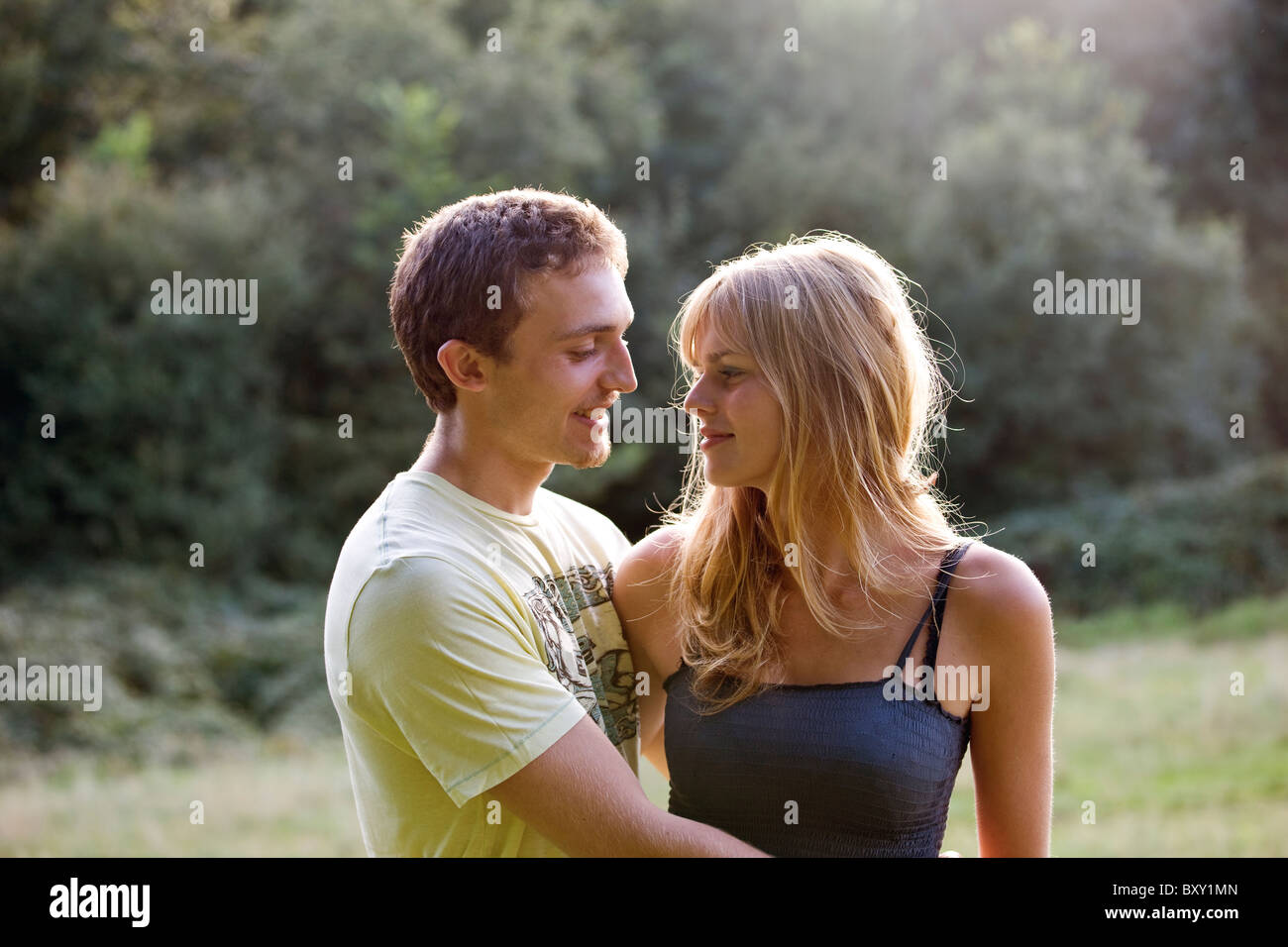 Romantic clinch hi-res stock photography and images - Alamy