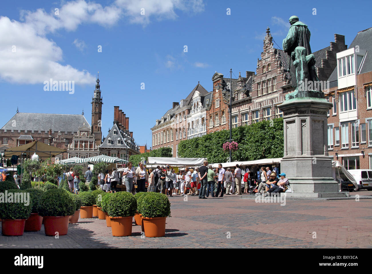 Traditional town square hi-res stock photography and images - Alamy