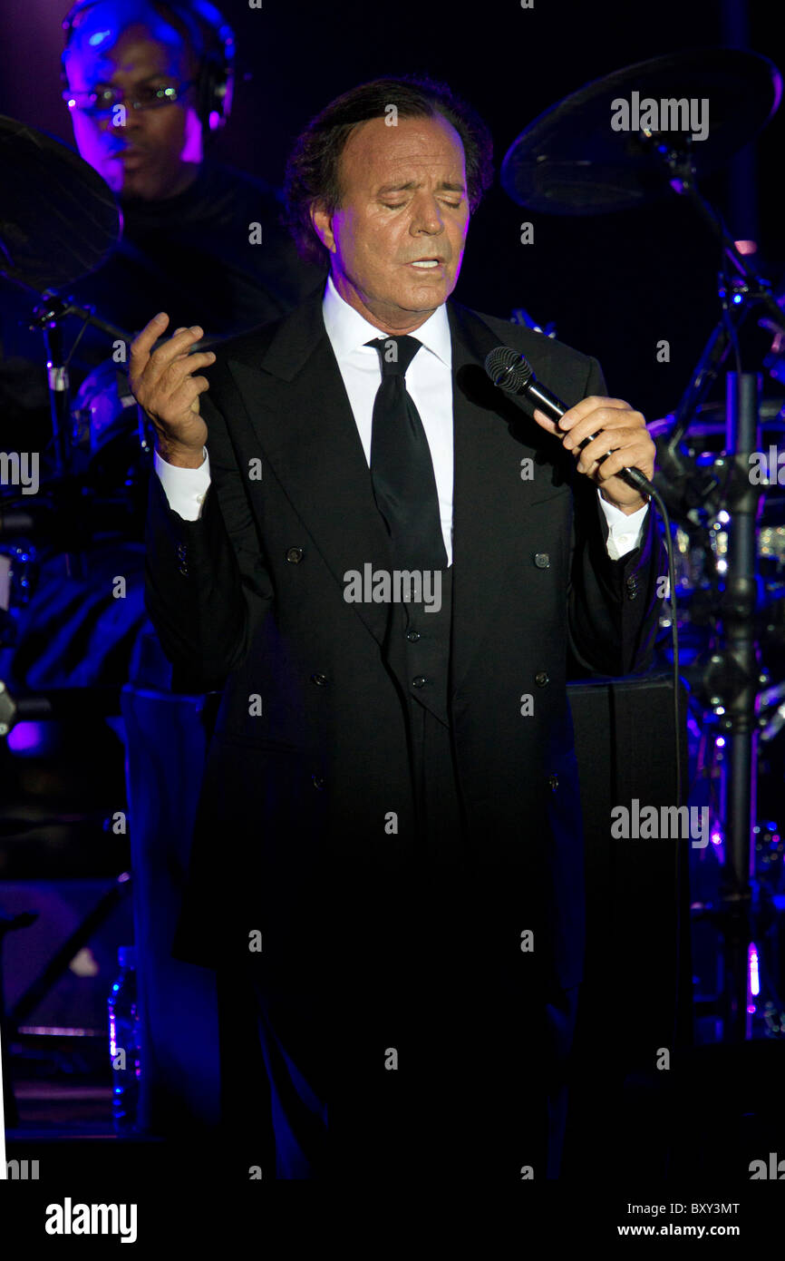 Julio iglesias hi-res stock photography and images - Alamy