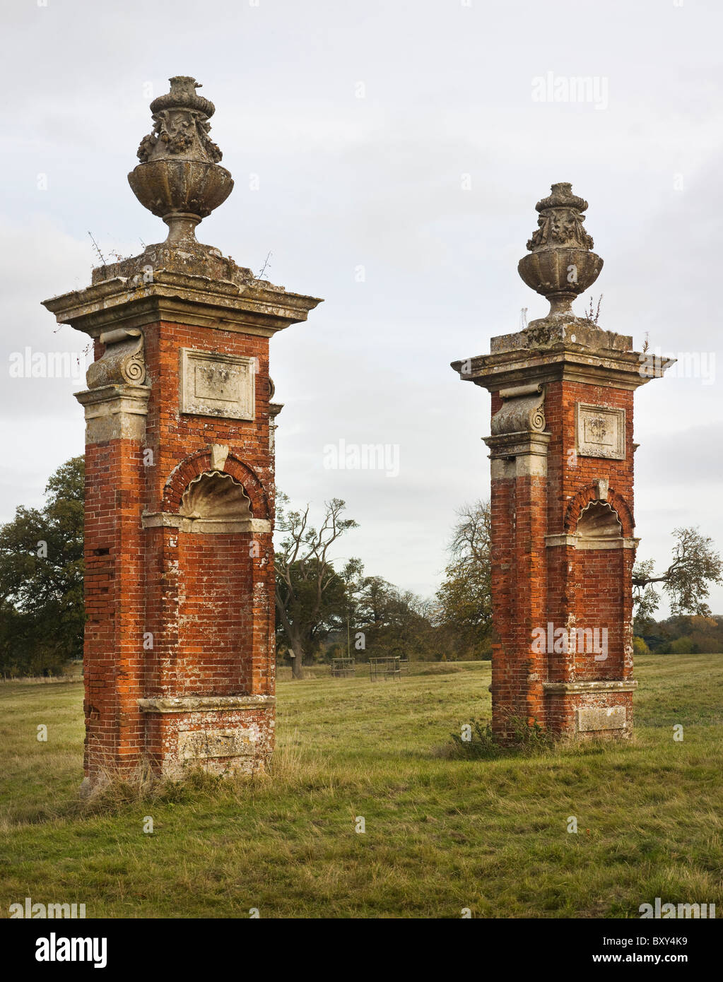 Hampstead marshall gate piers hi-res stock photography and images - Alamy