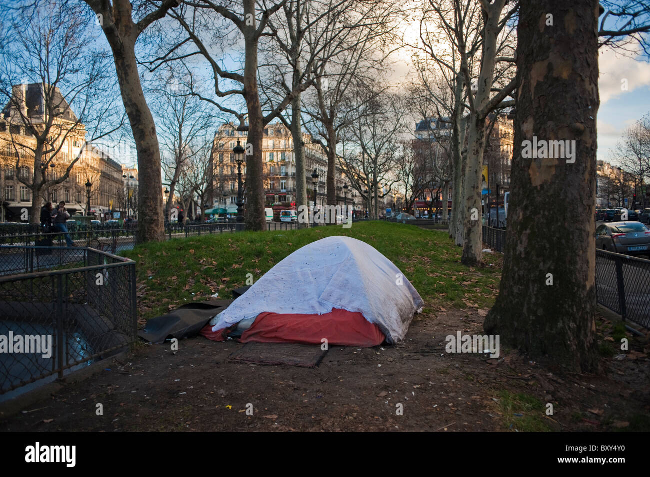 Homeless In Paris High Resolution Stock Photography and Images - Alamy