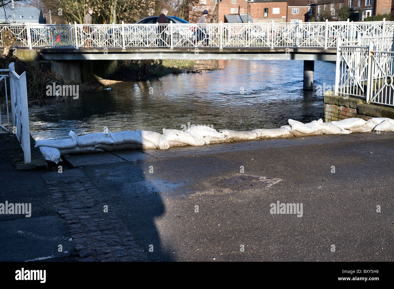 Flood defence on the River Bain Horncastle Stock Photo - Alamy