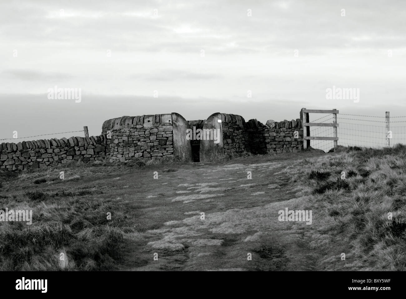 Circular Stone Gate Stock Photo - Alamy