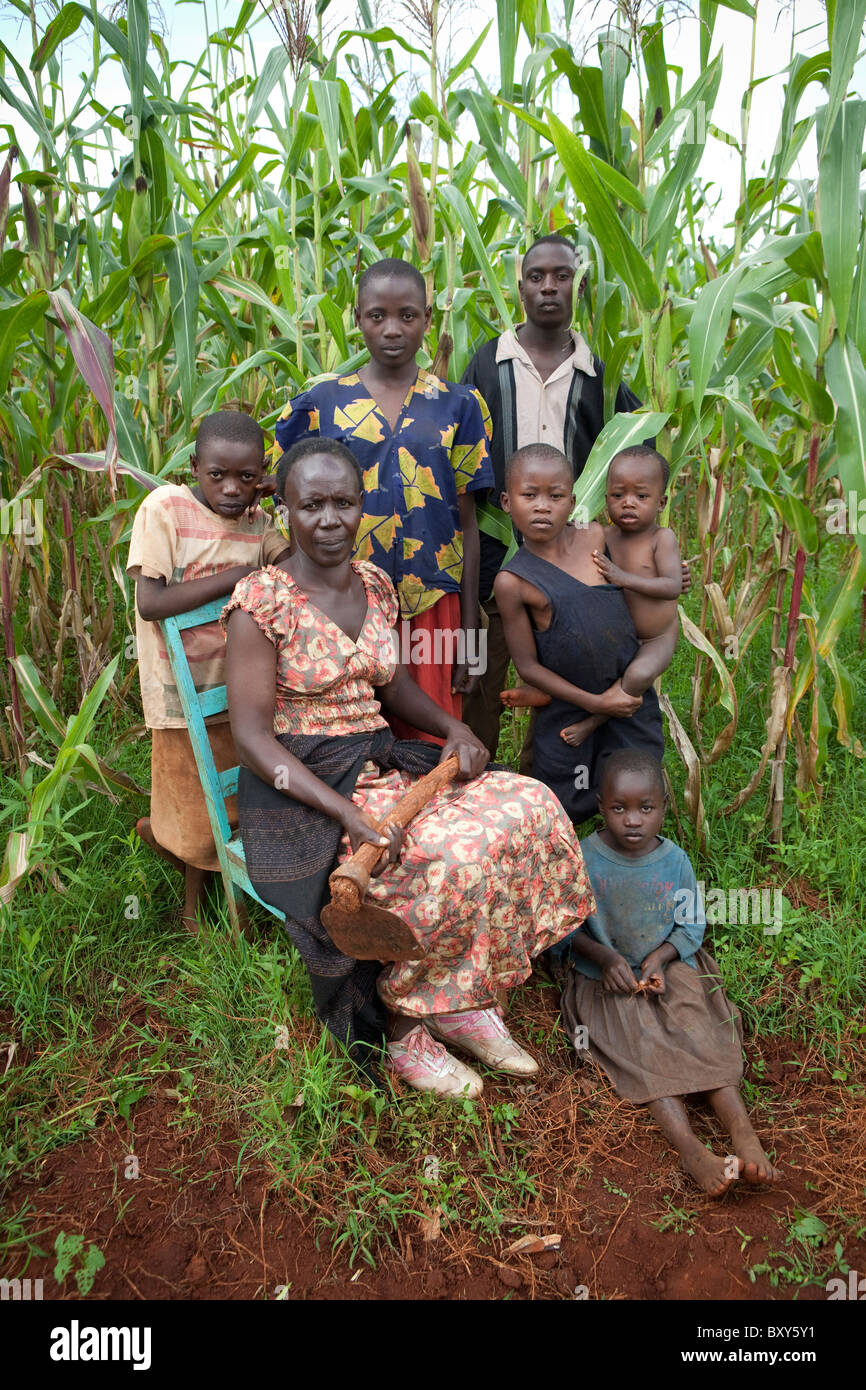 Large african family in village hi-res stock photography and images - Alamy