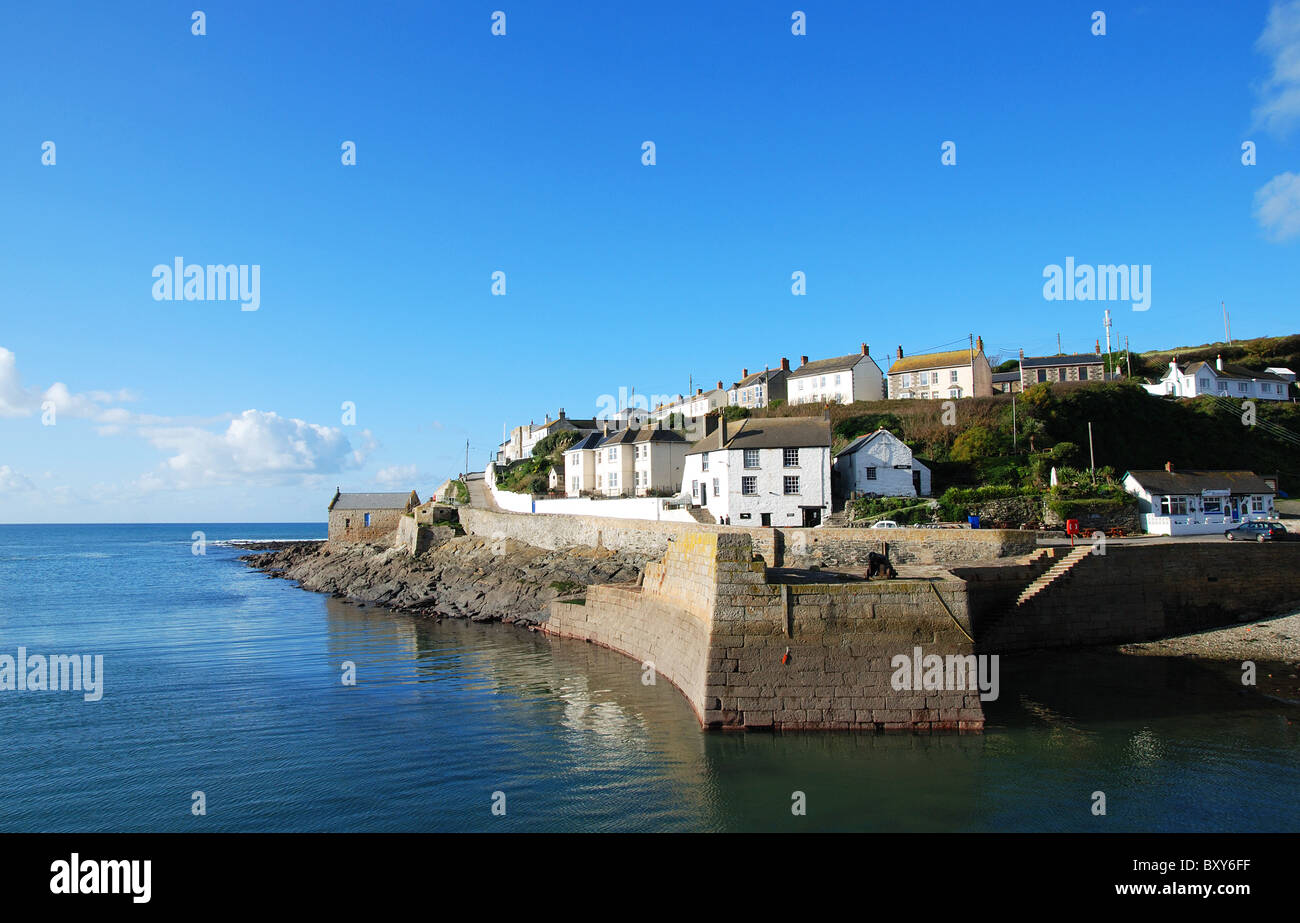 Harbourside cottages hi-res stock photography and images - Alamy