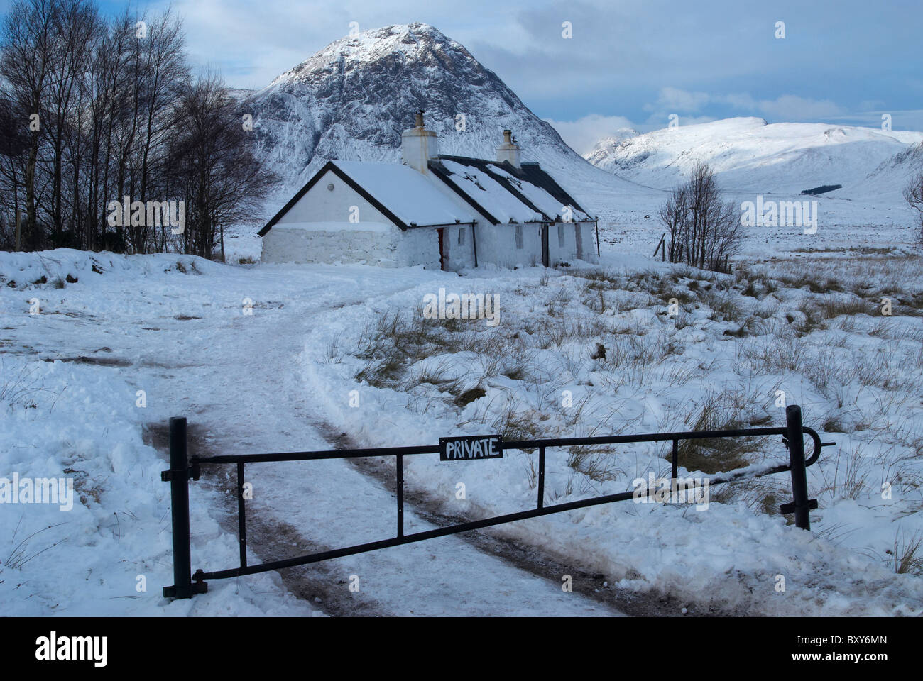 Black Rock Cottage in the snow Stock Photo - Alamy