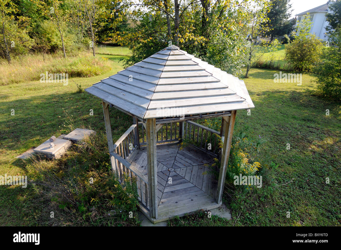 Gazebo structure hi-res stock photography and images - Alamy