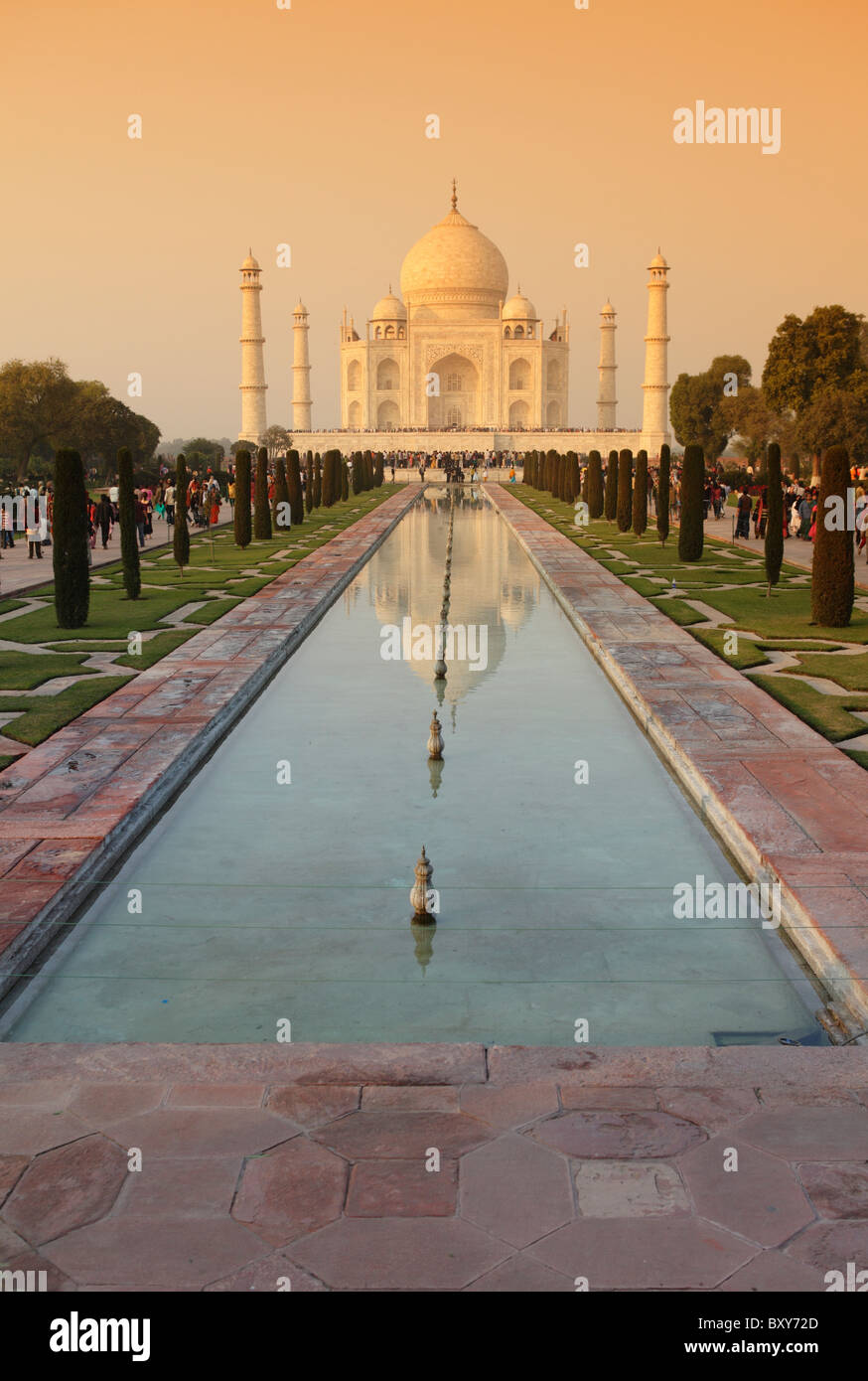 Taj mahal sunset vertical hi-res stock photography and images - Alamy