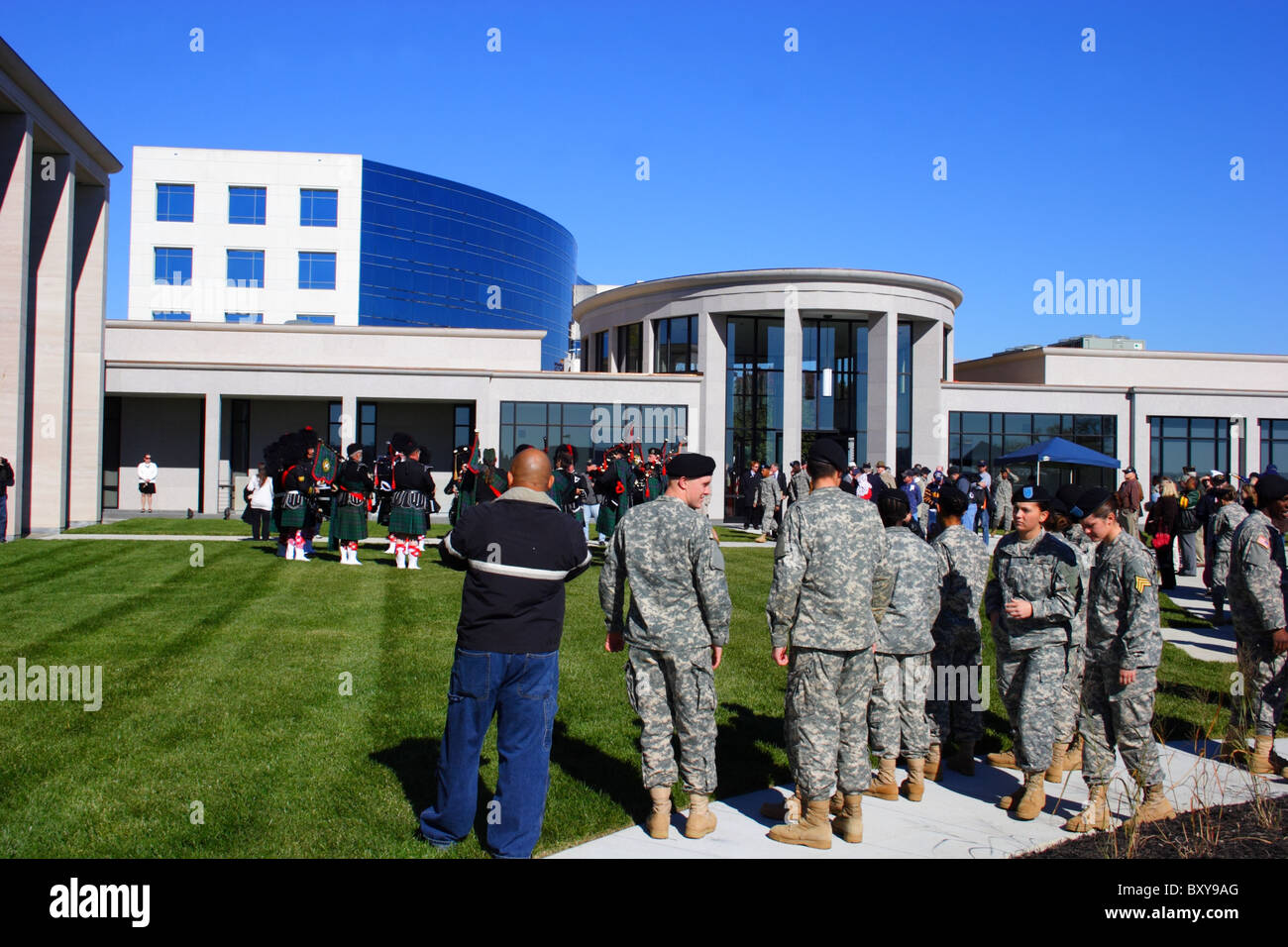 Virginia Guard soldiers at Virginia War Memorial on Memorial Day 2010 ...