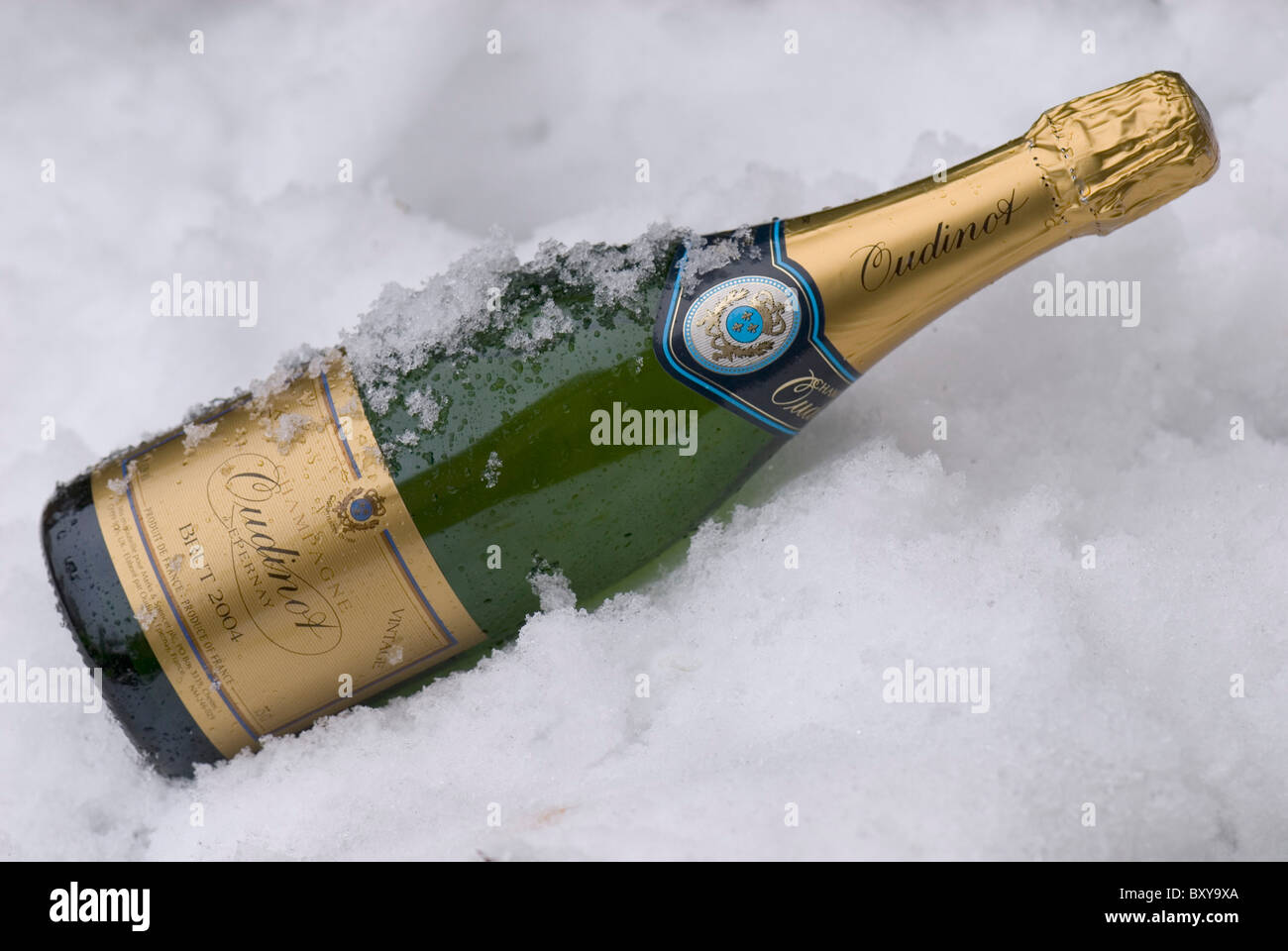 Cooling champagne hi-res stock photography and images - Alamy