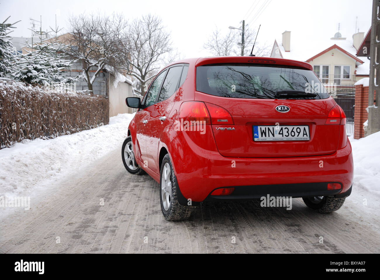 Kia Venga 1.4 XL - MY 2010 - red - five doors (5D) - Small popular low ...