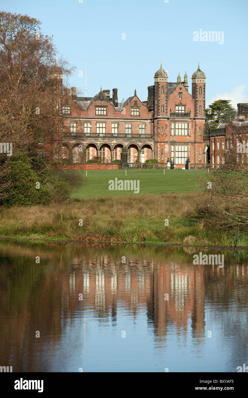 Capesthorne Hall, England. Autumnal view of lake with Capesthorne Hall ...