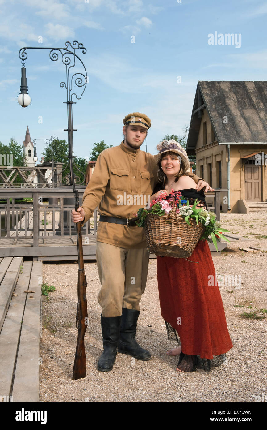 Couple war uniform hi-res stock photography and images - Alamy