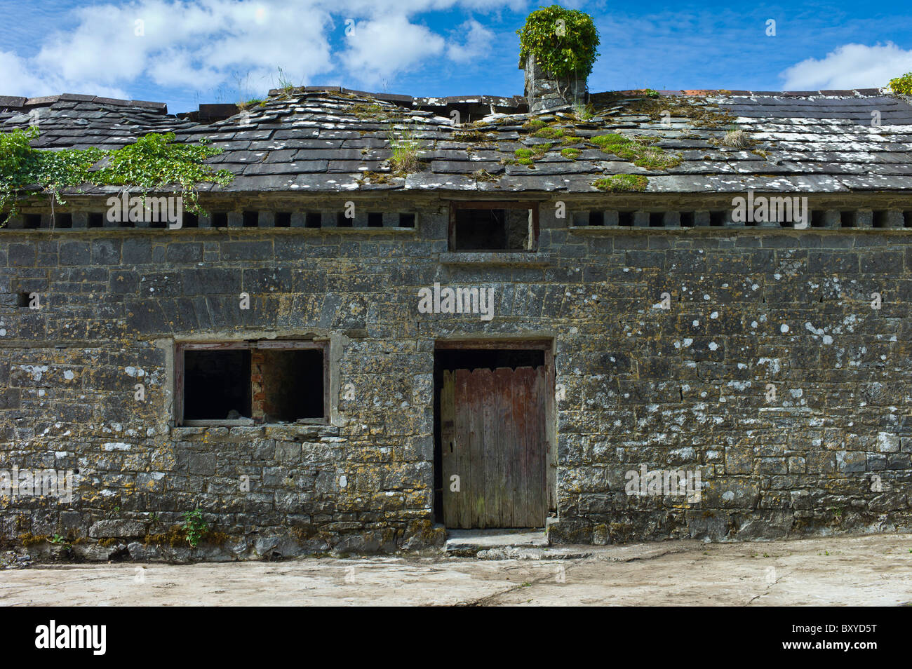 Traditional old stone barn in Kilfenora, County Clare, West of Ireland ...