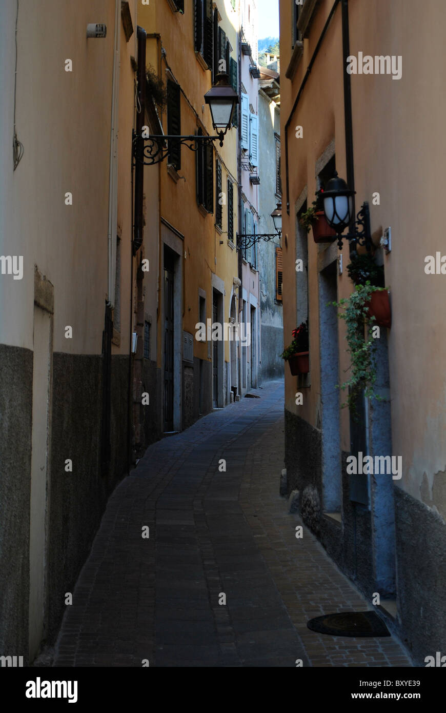 small lane in the historic Italian city Stock Photo - Alamy