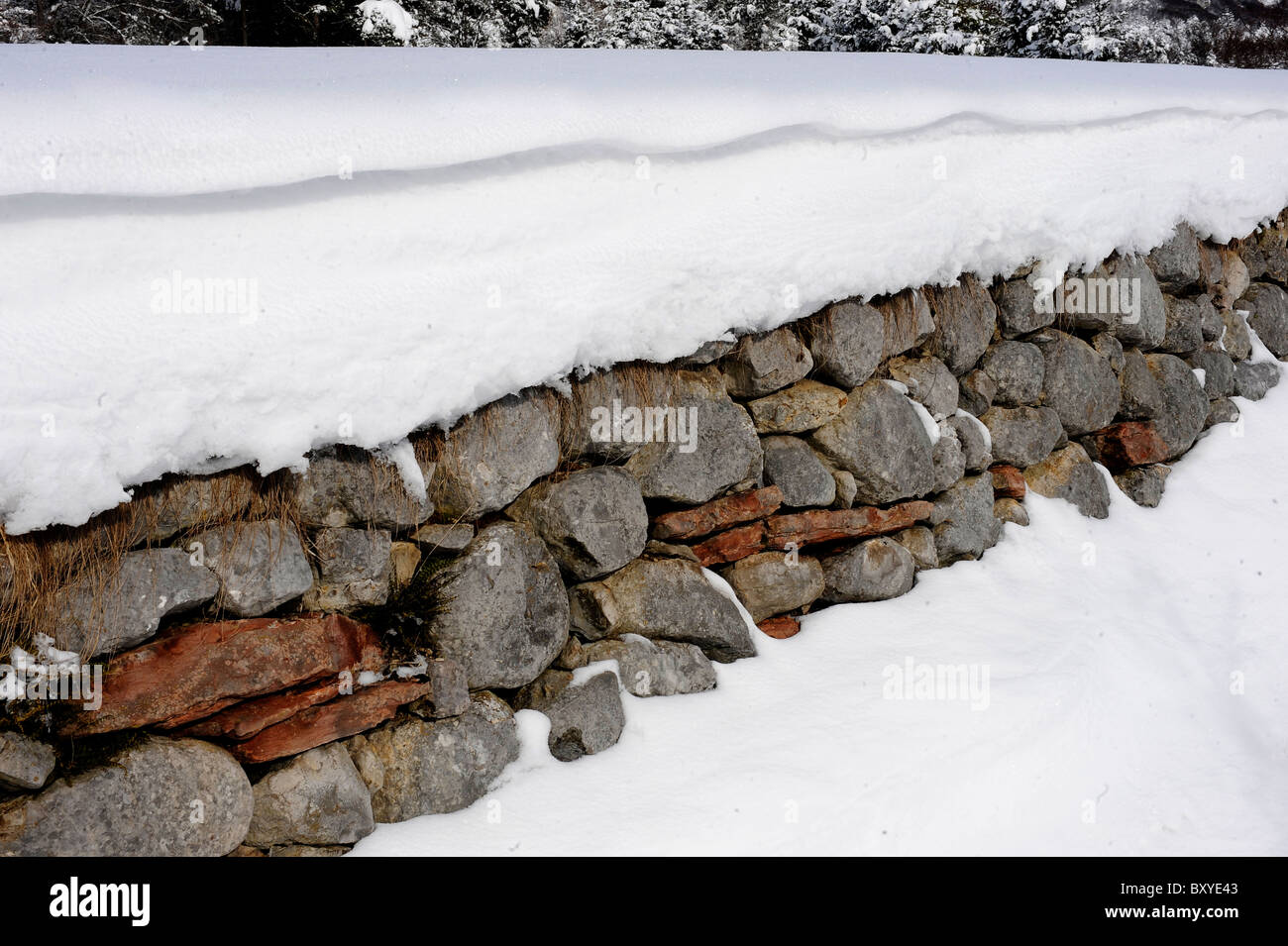 wall of stones covered with snow Stock Photo - Alamy