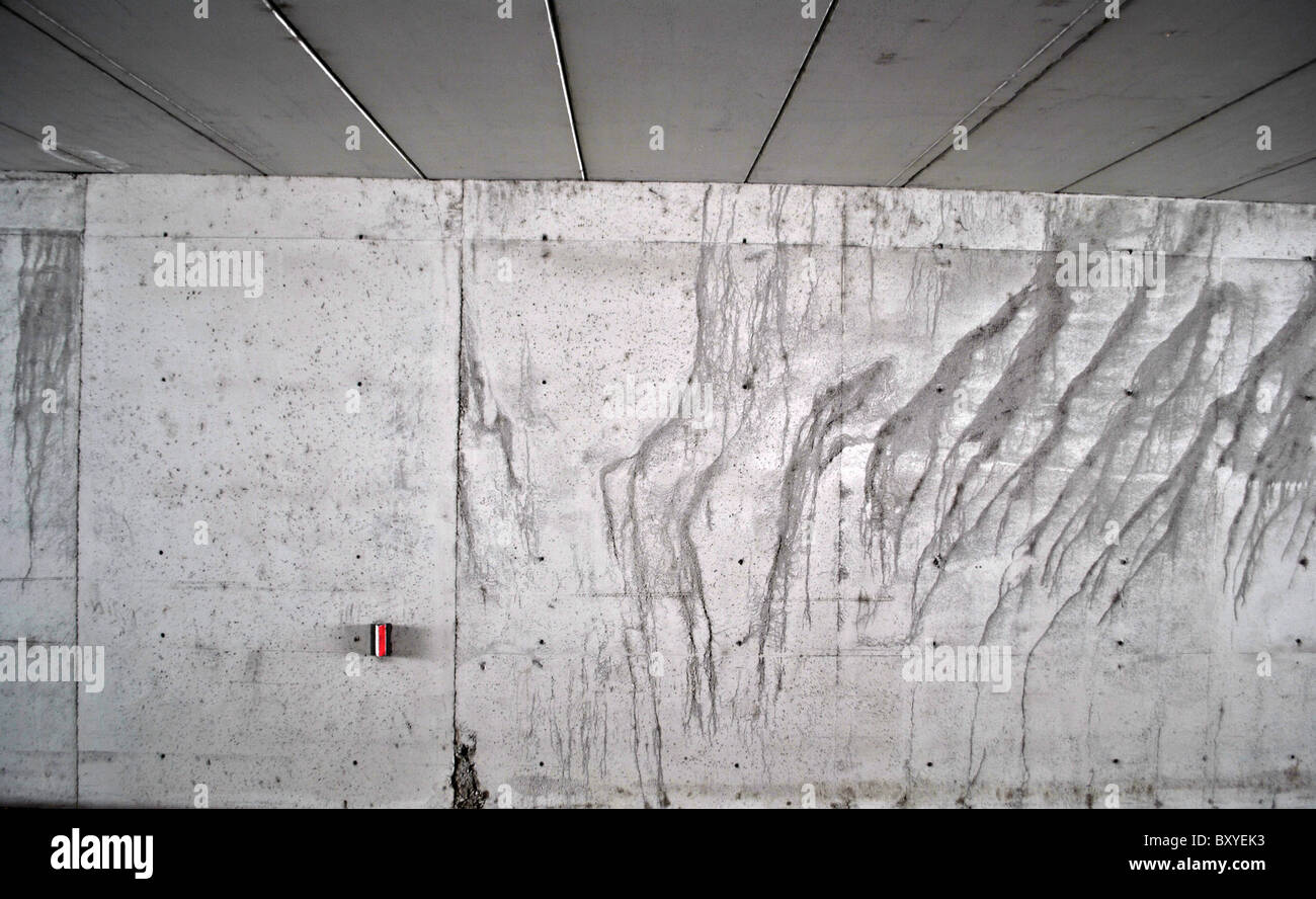 concrete wall with concrete ceiling white rectangular sections Stock ...