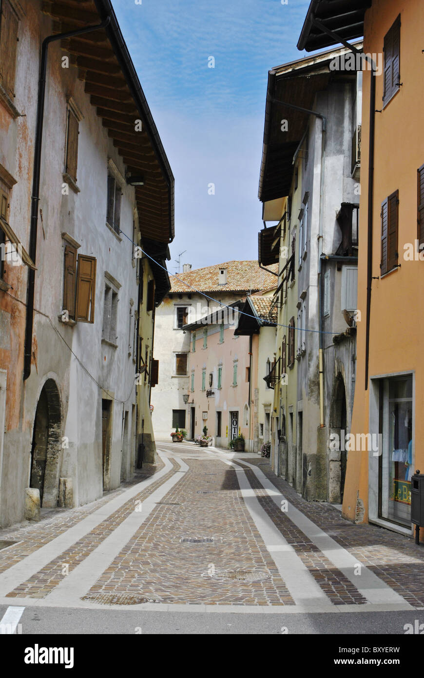 country road with old buildings typical of rural Italian Stock Photo ...