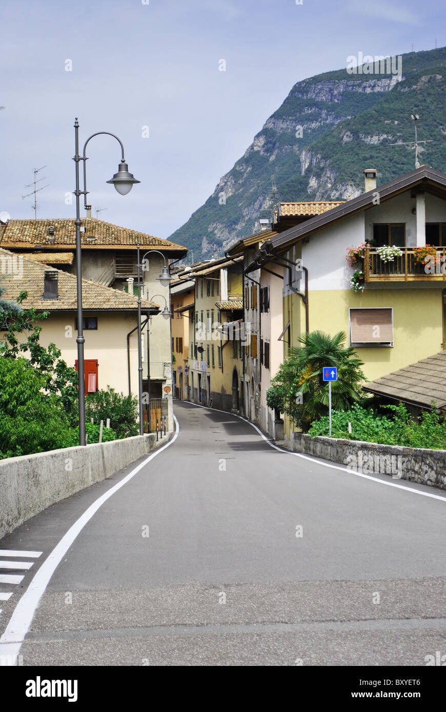 country road with old buildings typical of rural Italian Stock Photo ...